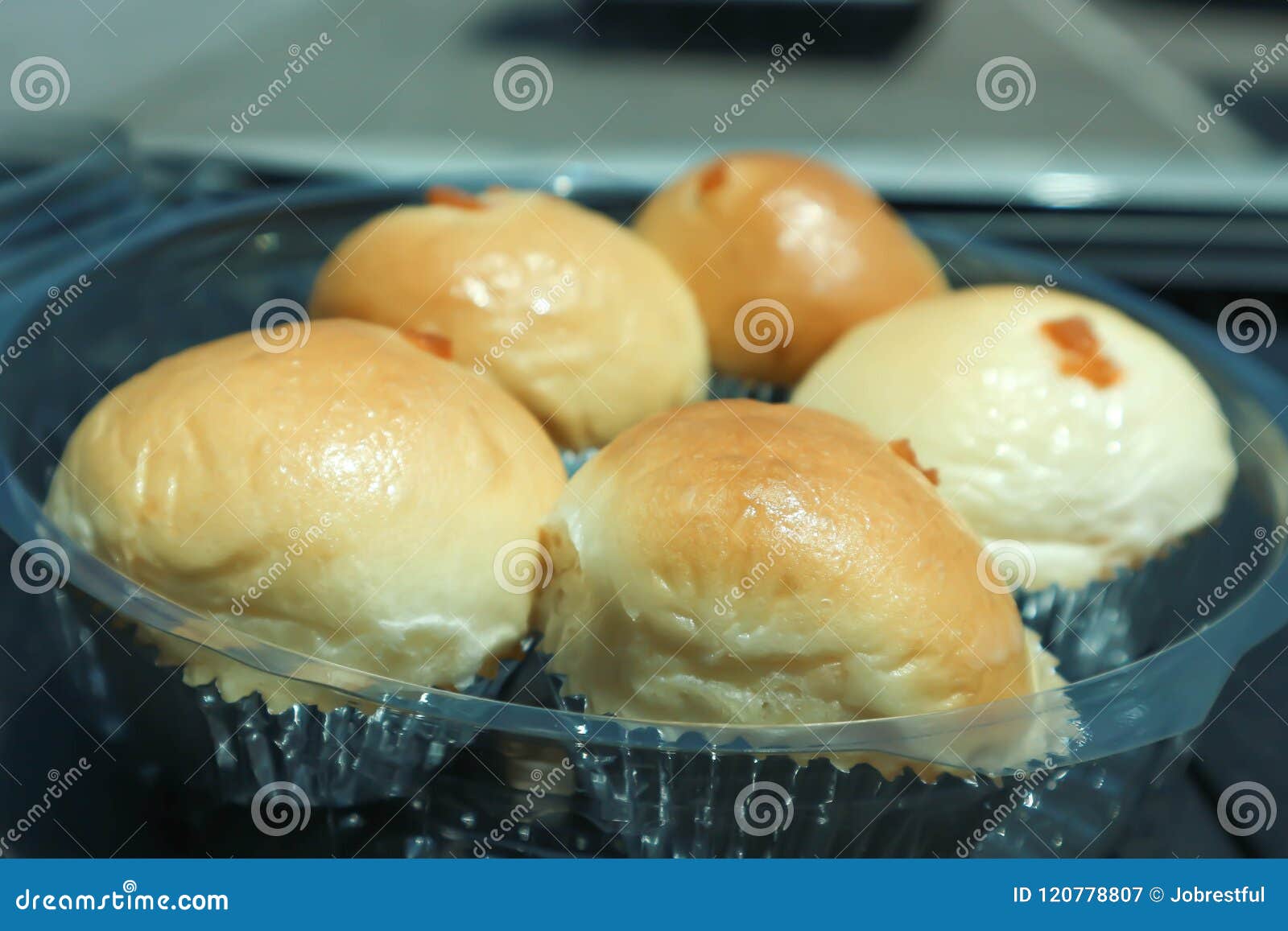 Pan O Bollo Con Las Natillas Rellenas Imagen de archivo - Imagen de ...