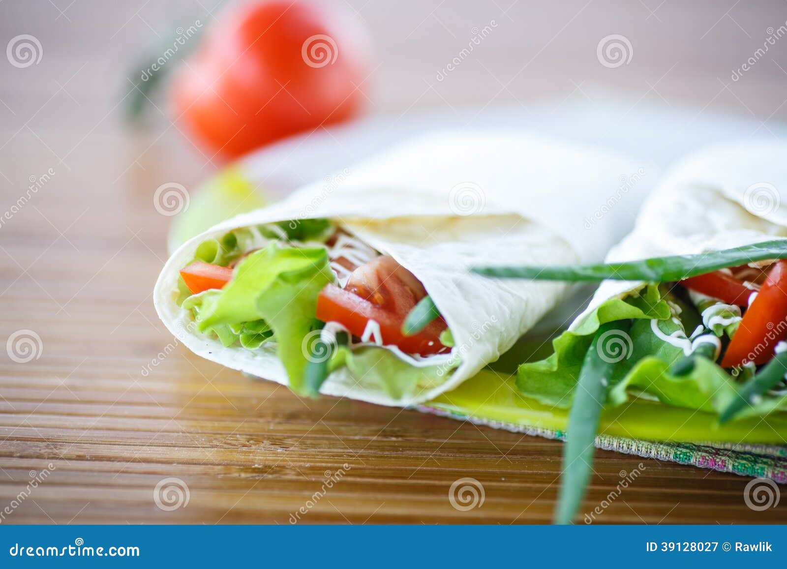 Pan Pita Con Lechuga Y Verduras Imagen de archivo - Imagen de almuerzo ...