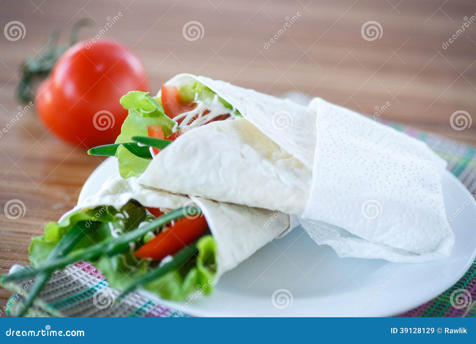 Pan Pita Con Lechuga Y Verduras Imagen de archivo - Imagen de pollo ...