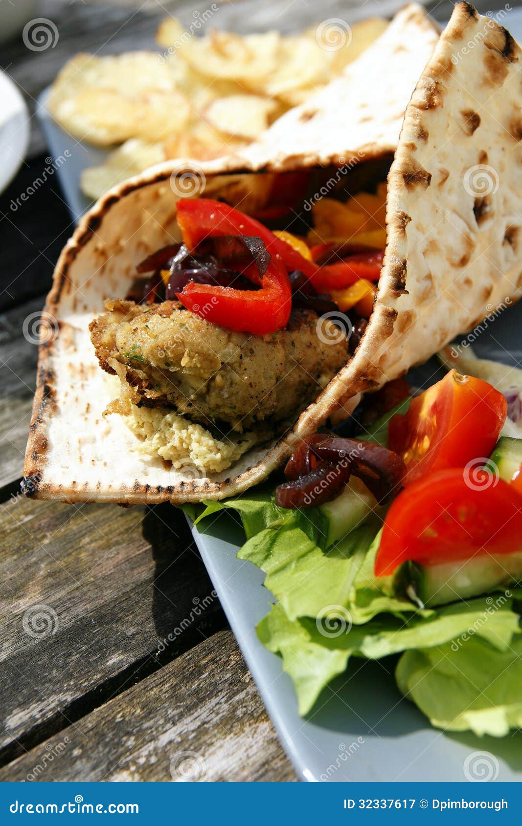 Pan Plano Con El Falafel Y Hummus Imagen de archivo - Imagen de placa ...