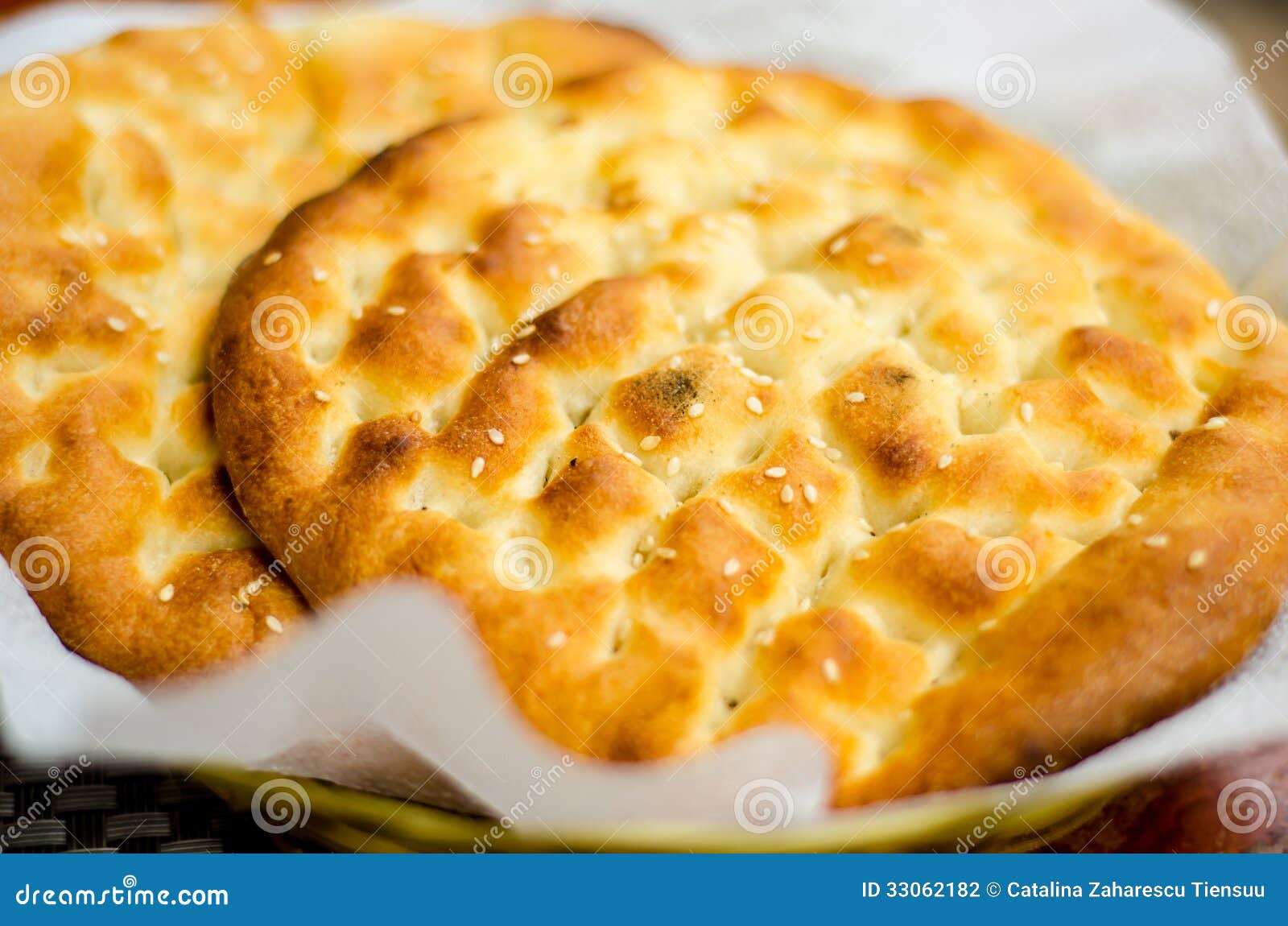 Pan plano turco foto de archivo. Imagen de sésamo, plano - 33062182