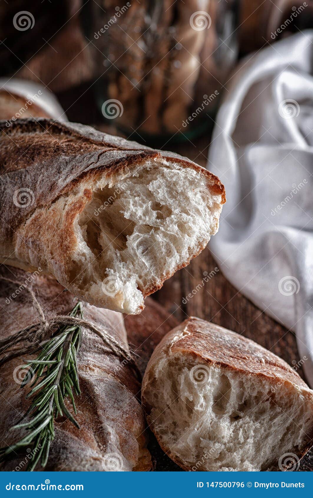 Pan, Ramo Franc?s Con Romero Foto de archivo - Imagen de fresco, patata ...