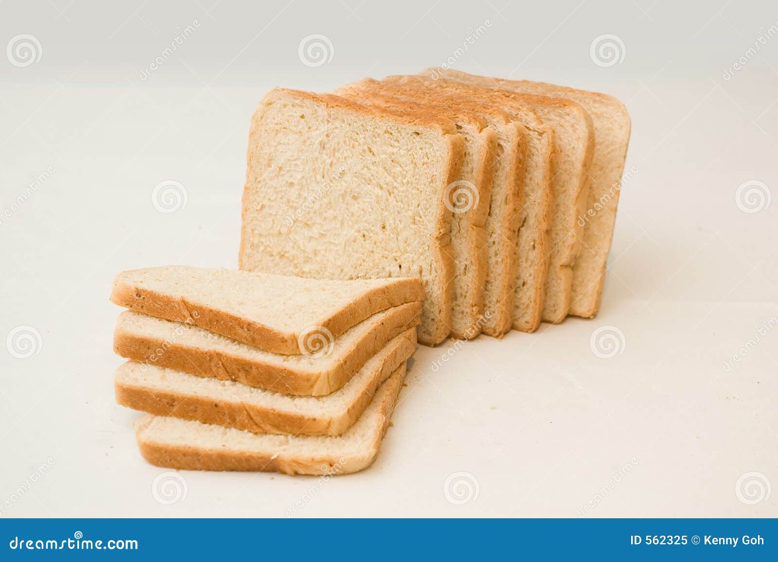 Pan rebanado del pan imagen de archivo. Imagen de alimento - 562325