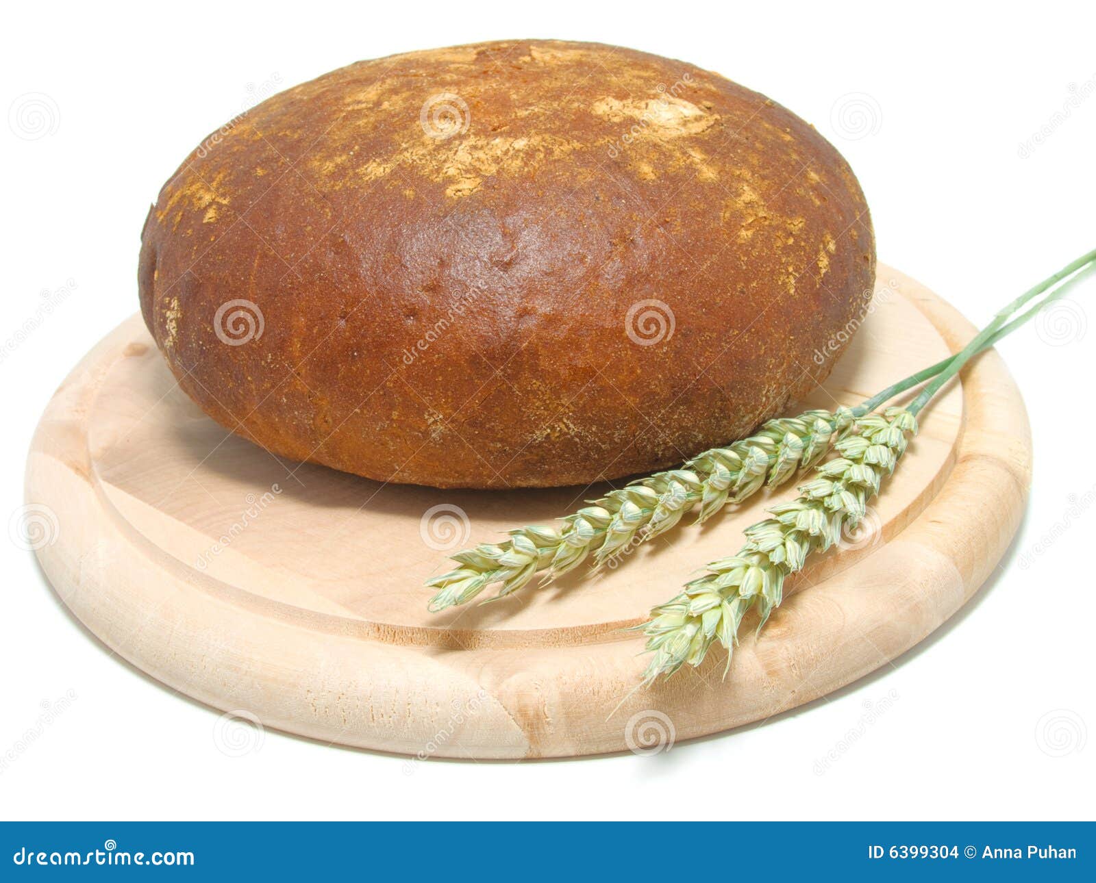 Pan Redondo Fresco Con Trigo Foto de archivo - Imagen de fresco ...