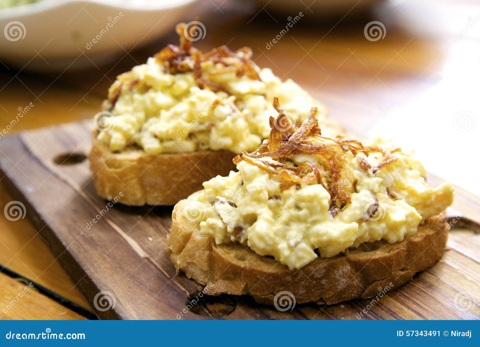 Pan Rematado Con Mayonesa Del Huevo Imagen de archivo - Imagen de ...