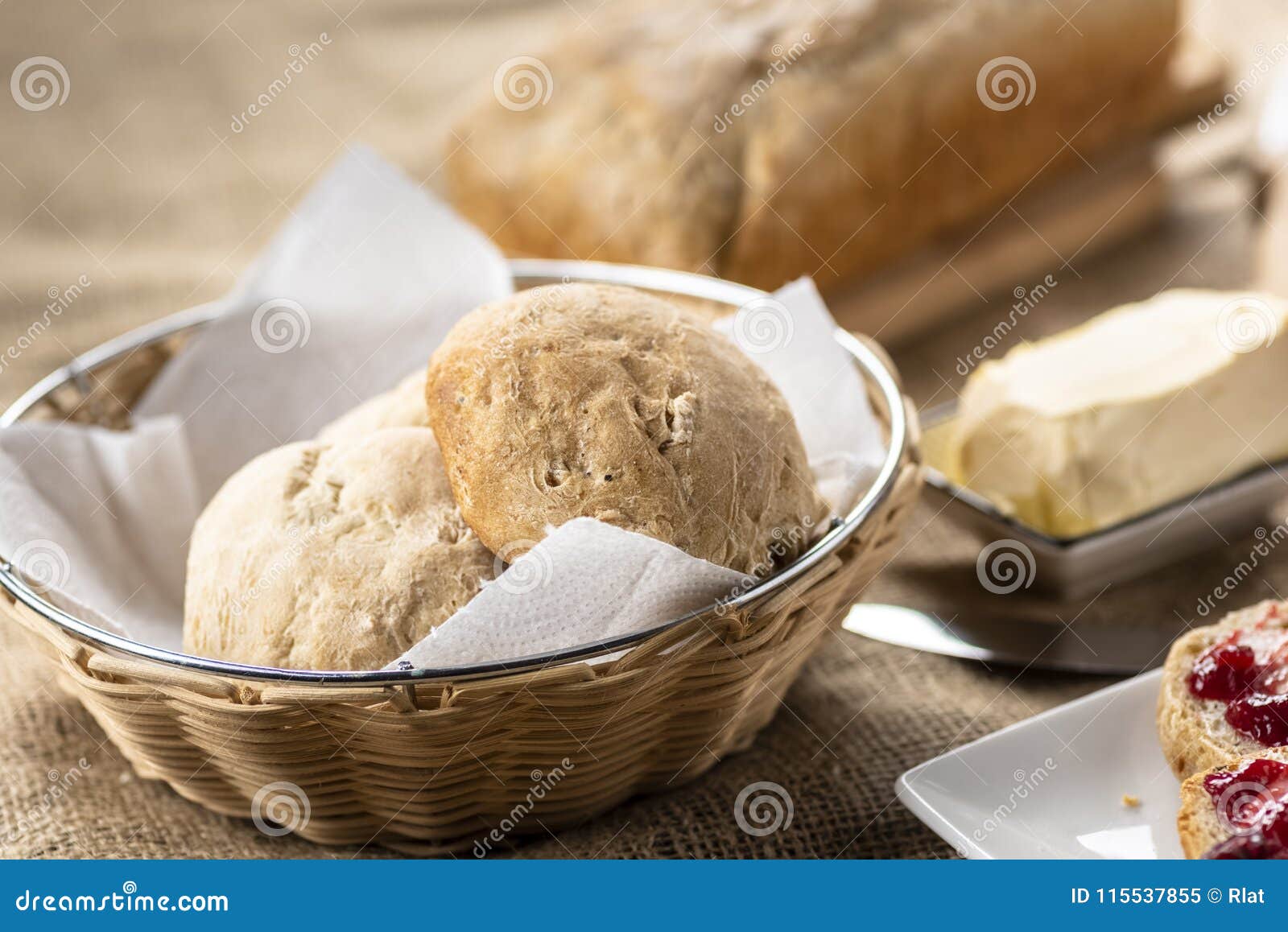 Pan Sabroso La Base De Un Buen Desayuno Imagen de archivo - Imagen de ...