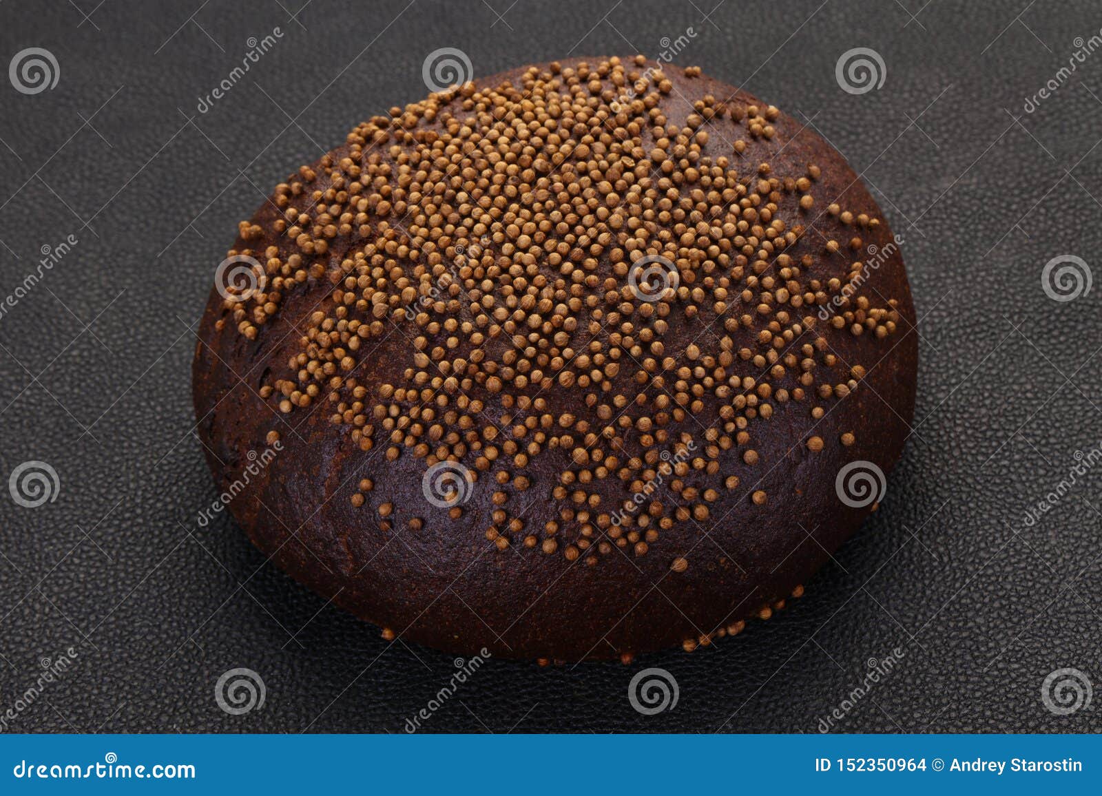Pan sabroso negro foto de archivo. Imagen de blanco - 152350964