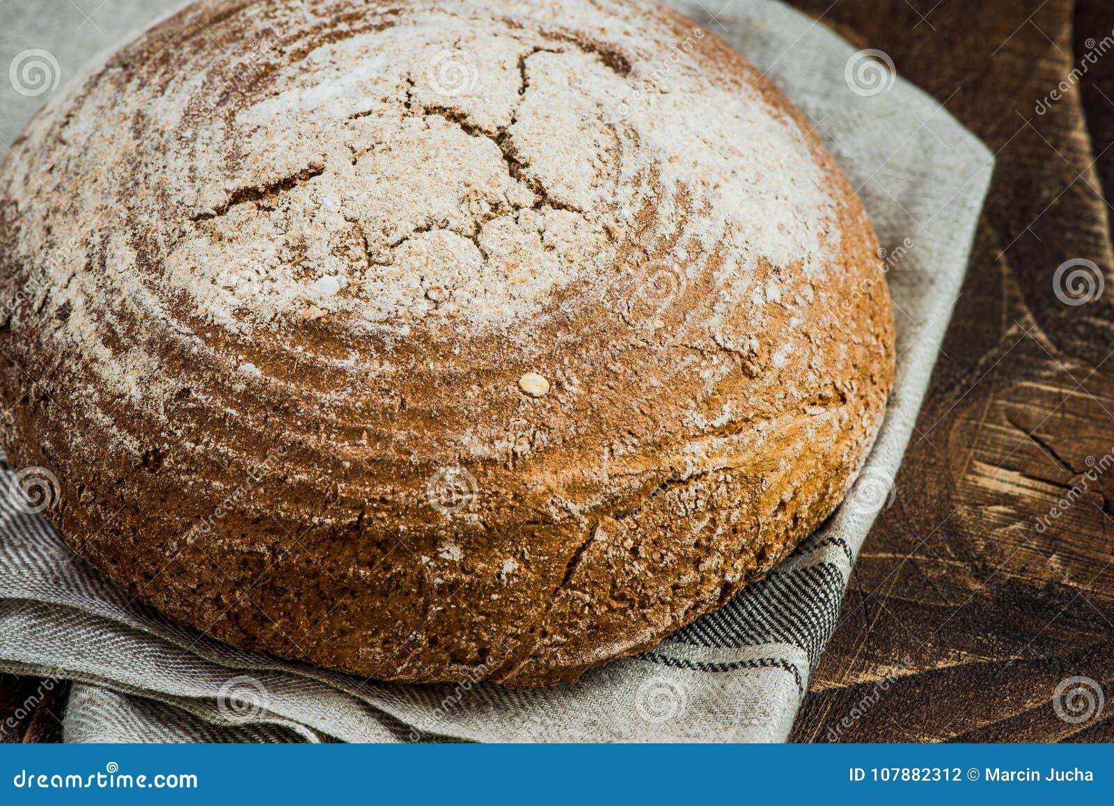 Pan sano integral del pan foto de archivo. Imagen de producto - 107882312