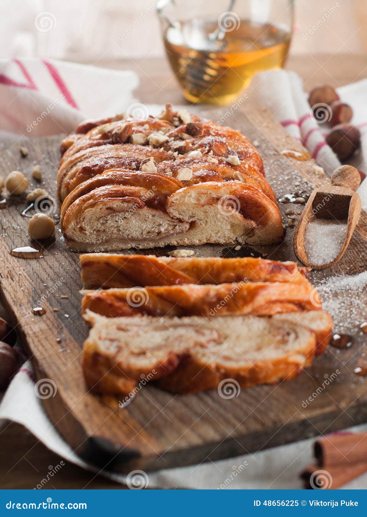 Pan torcido imagen de archivo. Imagen de tradicional - 48656225