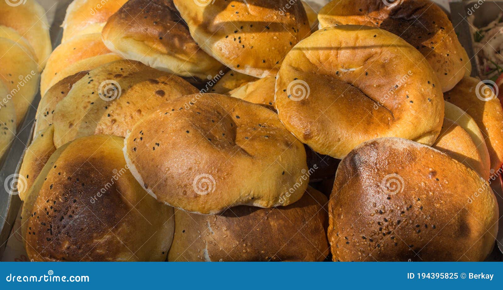 Pan Tradicional De Estilo Turco Imagen de archivo - Imagen de cocina ...