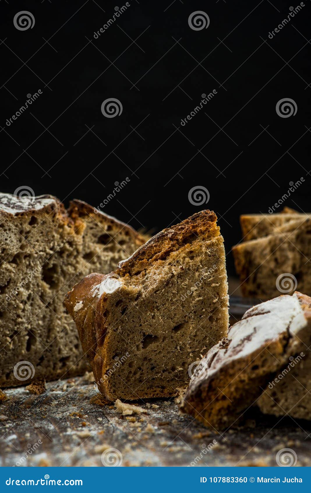 Pan Tradicional Integral Sano Para Compartir Foto de archivo - Imagen ...