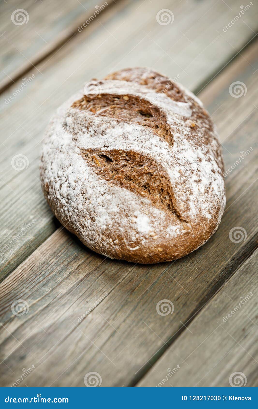 Pan Tradicional Recientemente Cocido Al Horno Foto de archivo - Imagen ...