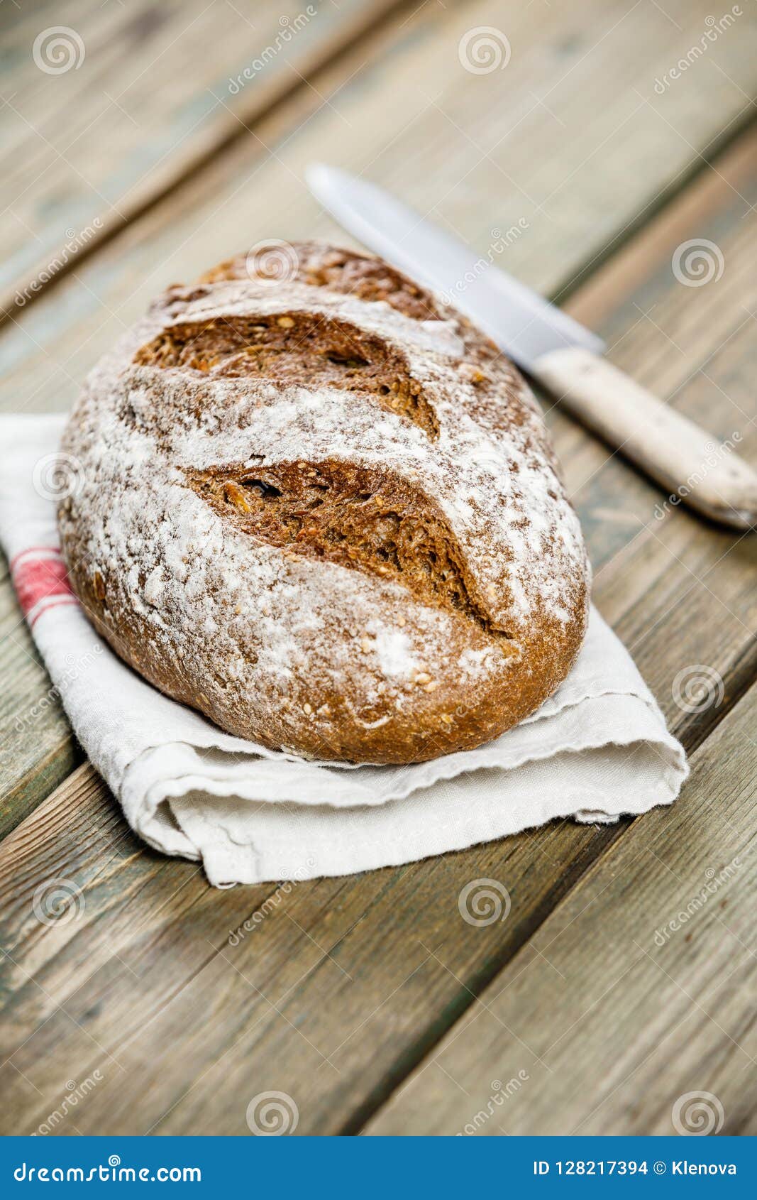 Pan Tradicional Recientemente Cocido Al Horno Foto de archivo - Imagen ...