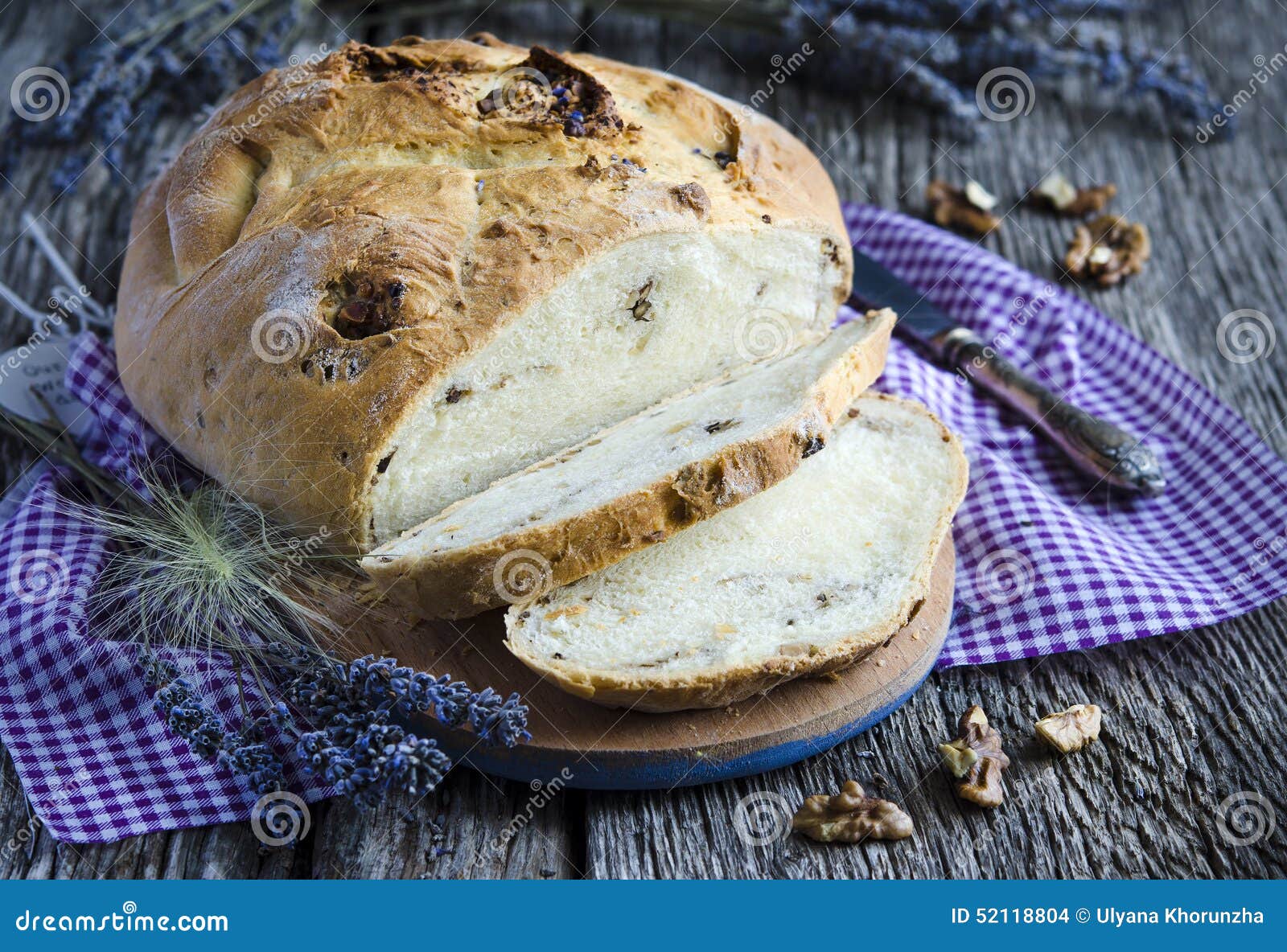 Pan Tradicional Recientemente Cocido Al Horno Foto de archivo - Imagen ...