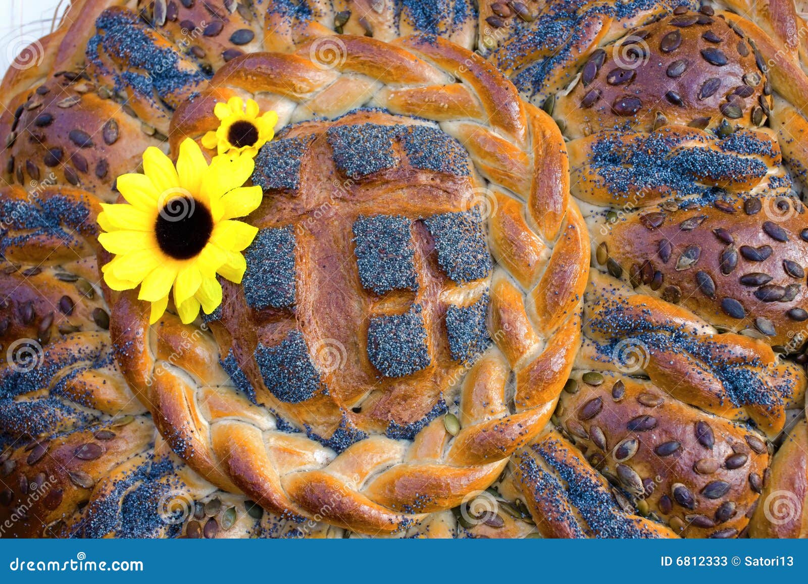 Pan y flor imagen de archivo. Imagen de fresco, alimento - 6812333