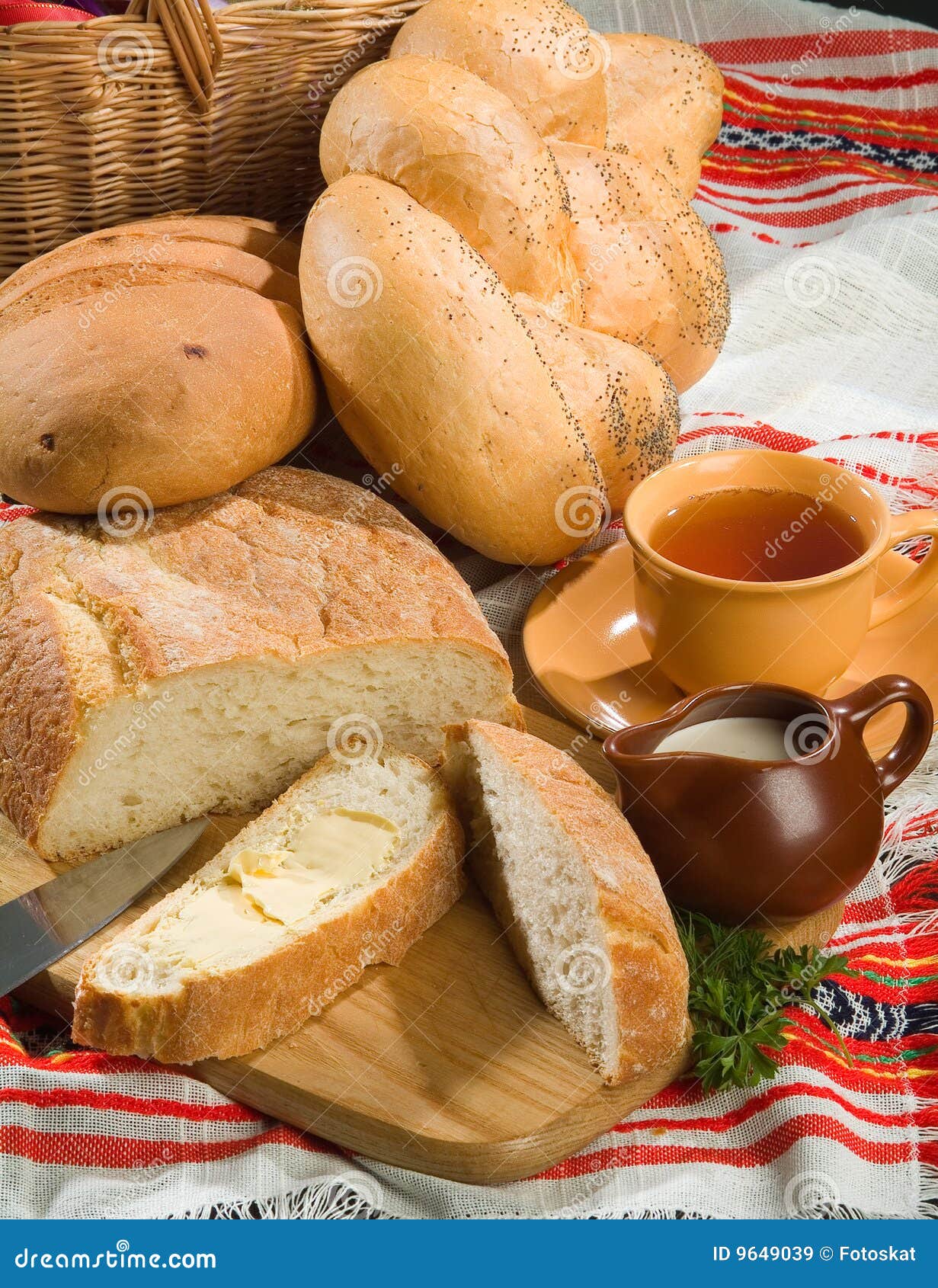 Pan y té imagen de archivo. Imagen de desayuno, baya, taza - 9649039