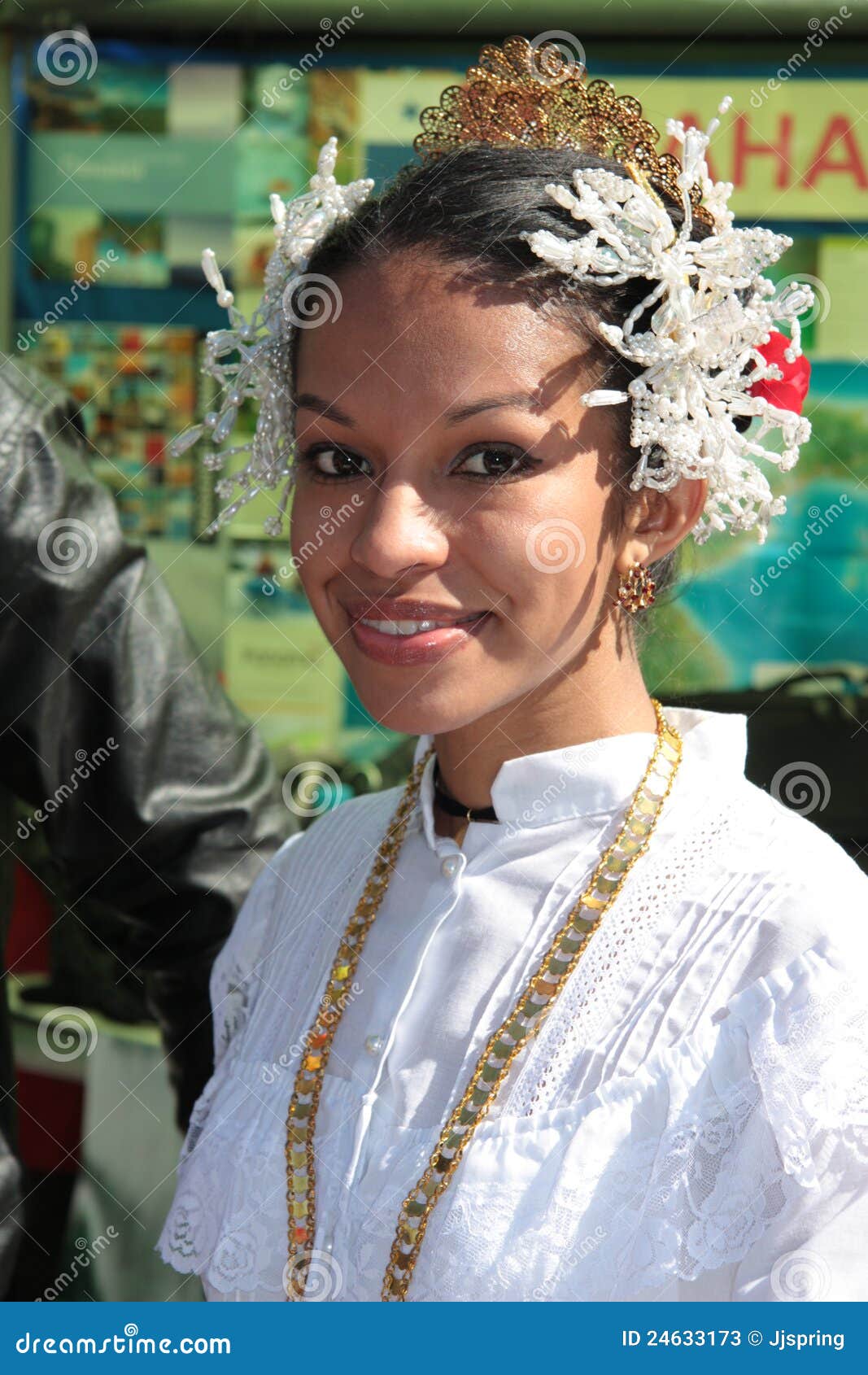 Panamanian girl editorial stock photo. Image of crown - 24633173