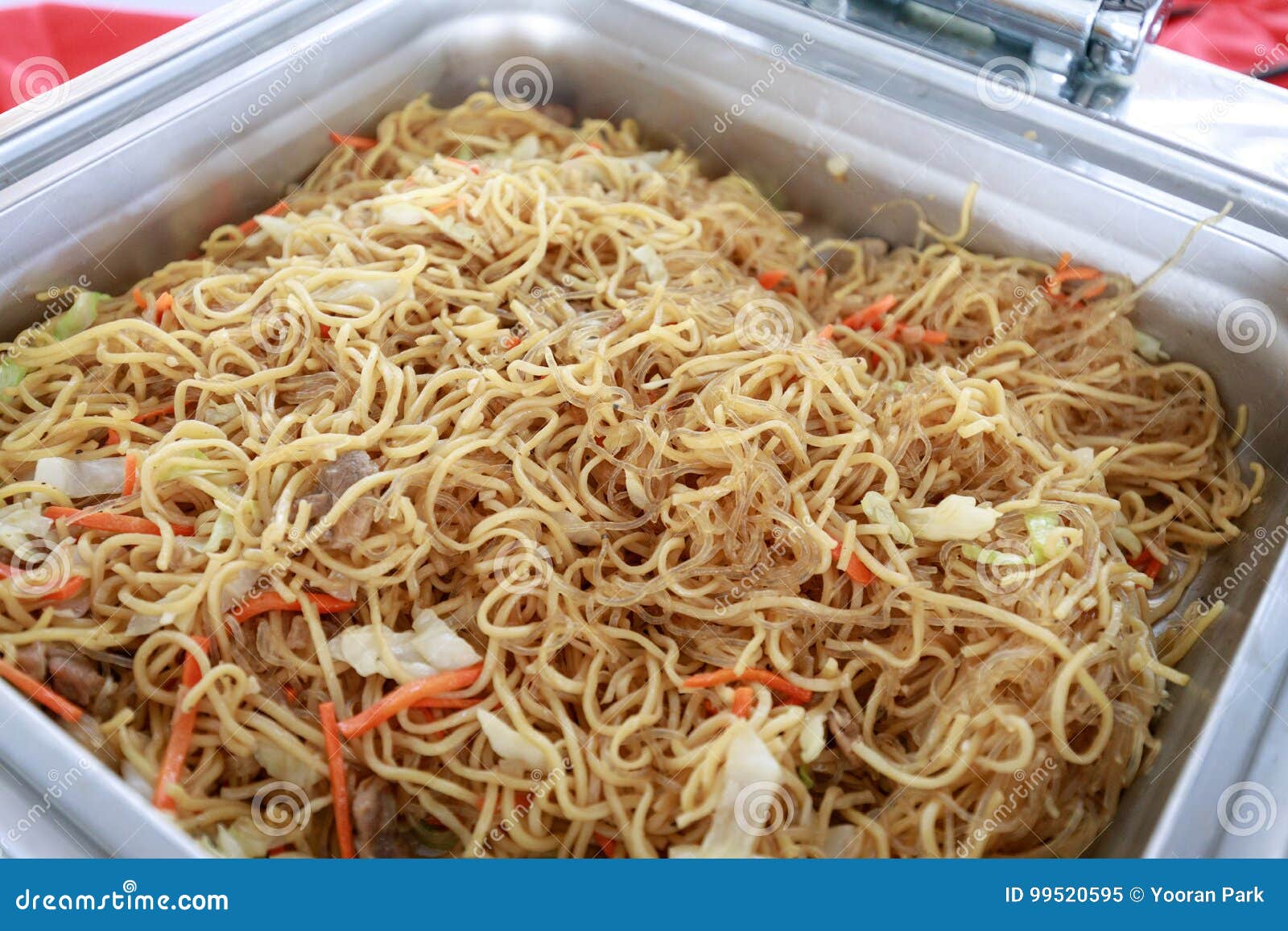 Pancit-Nudeln stockbild. Bild von abendessen, sellerie - 99520595