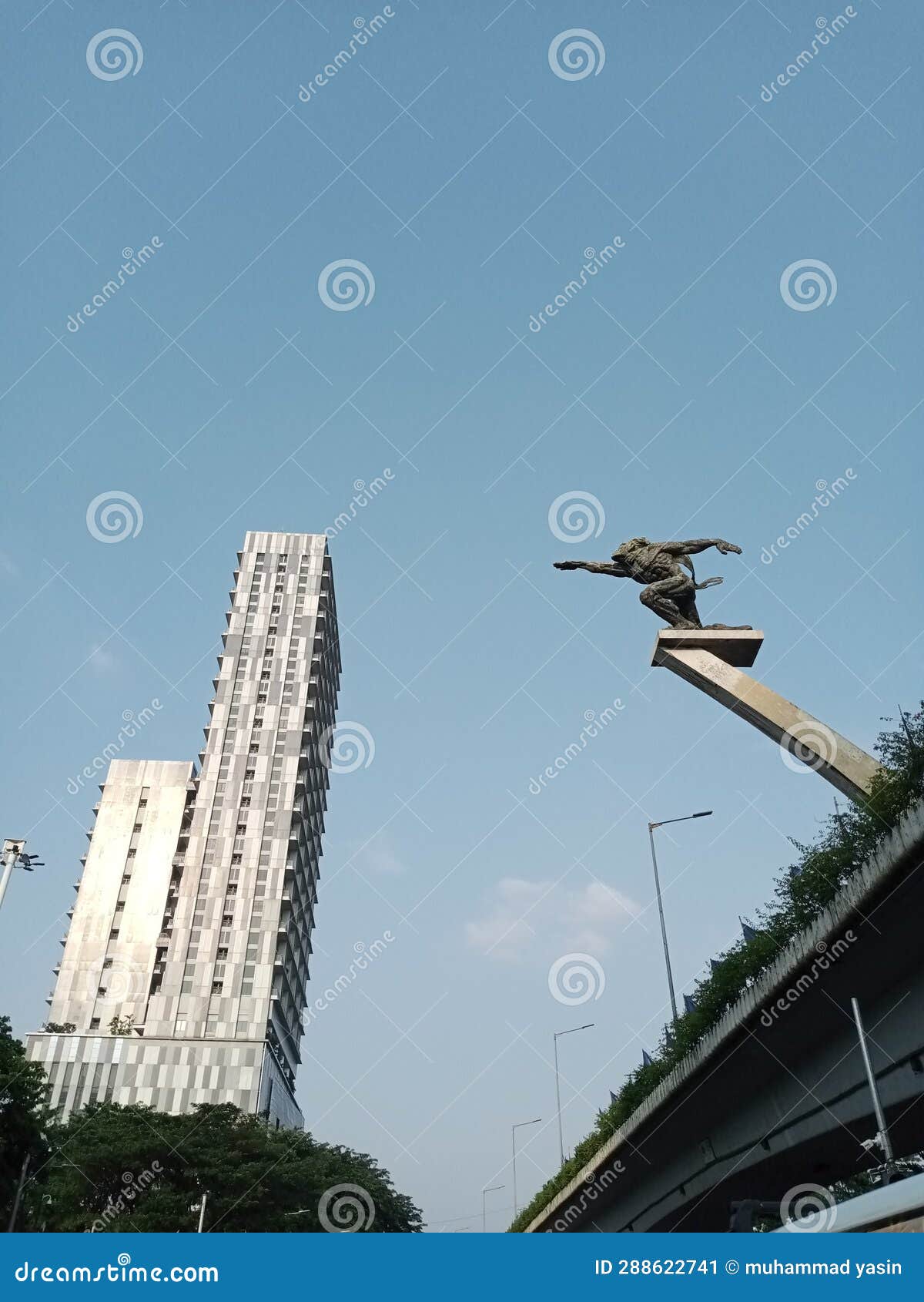 The Pancoran Jakarta Statue Editorial Photo - Image of landscape ...