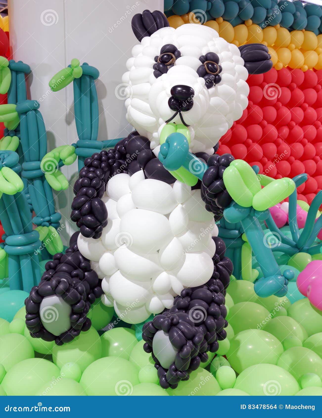 Panda do balão foto de stock. Imagem de perseguir, brincalhona - 83478564