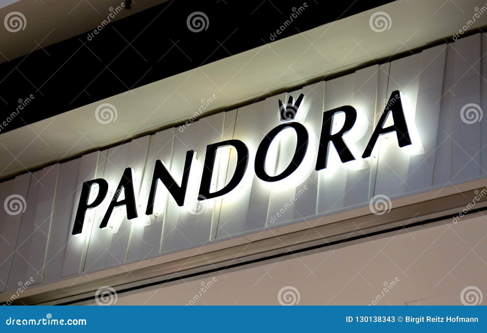 PANDORA Logo redaktionelles stockfoto. Bild von juwel - 130138343
