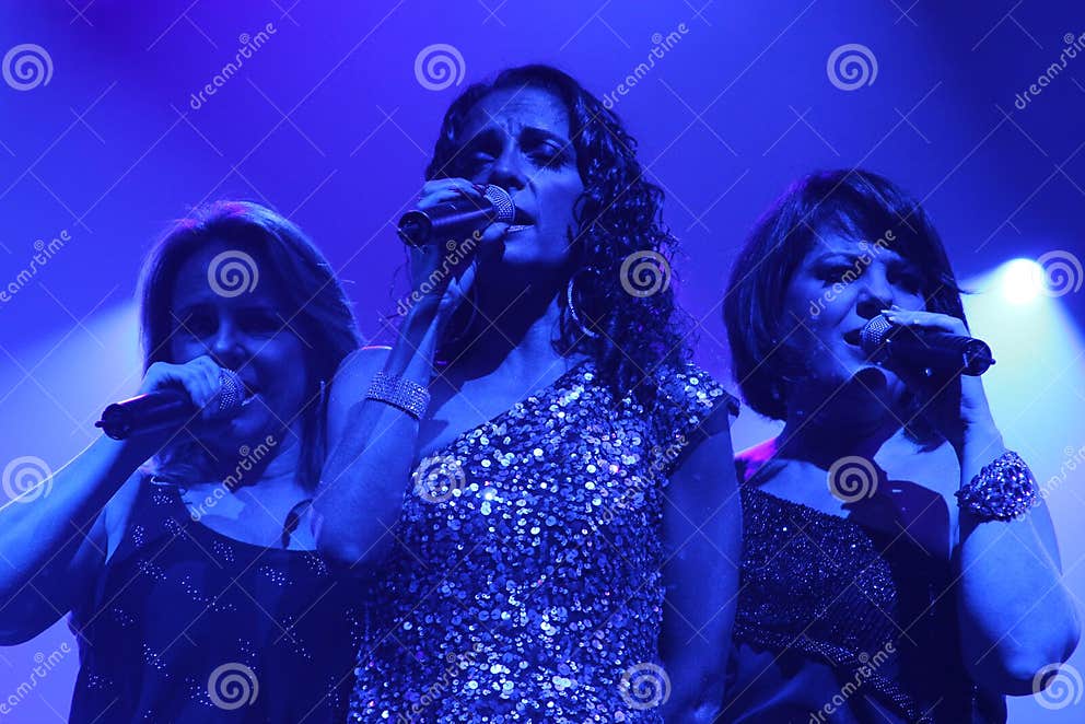 Pandora Singers editorial stock image. Image of fernanda - 38295699