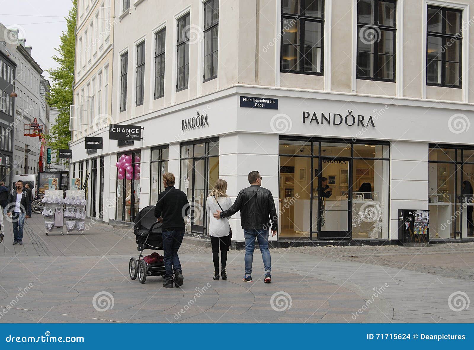 PANDORA STORE editorial stock image. Image of editorial - 71715624