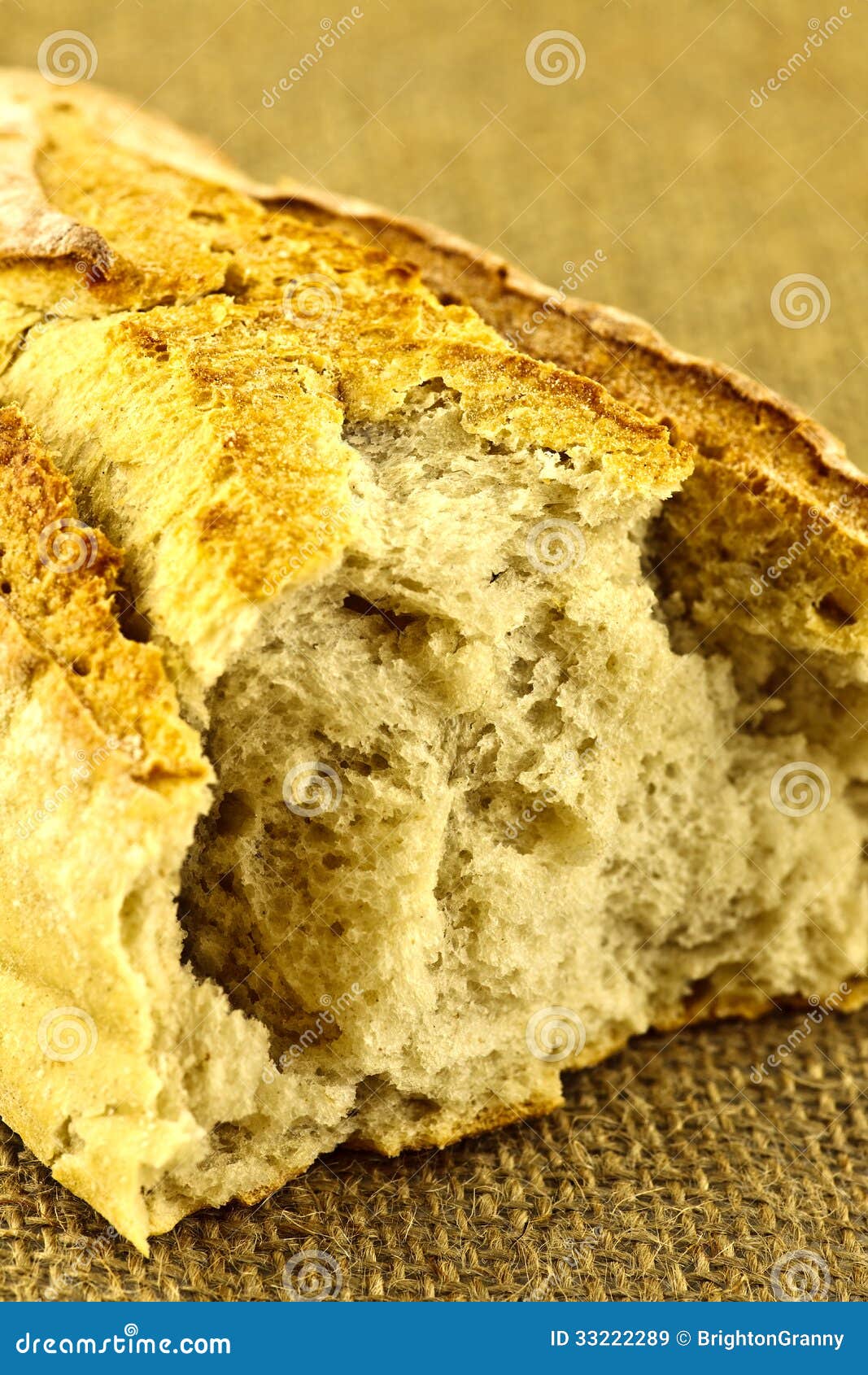 Pane crostoso immagine stock. Immagine di cottura, pagnotta - 33222289