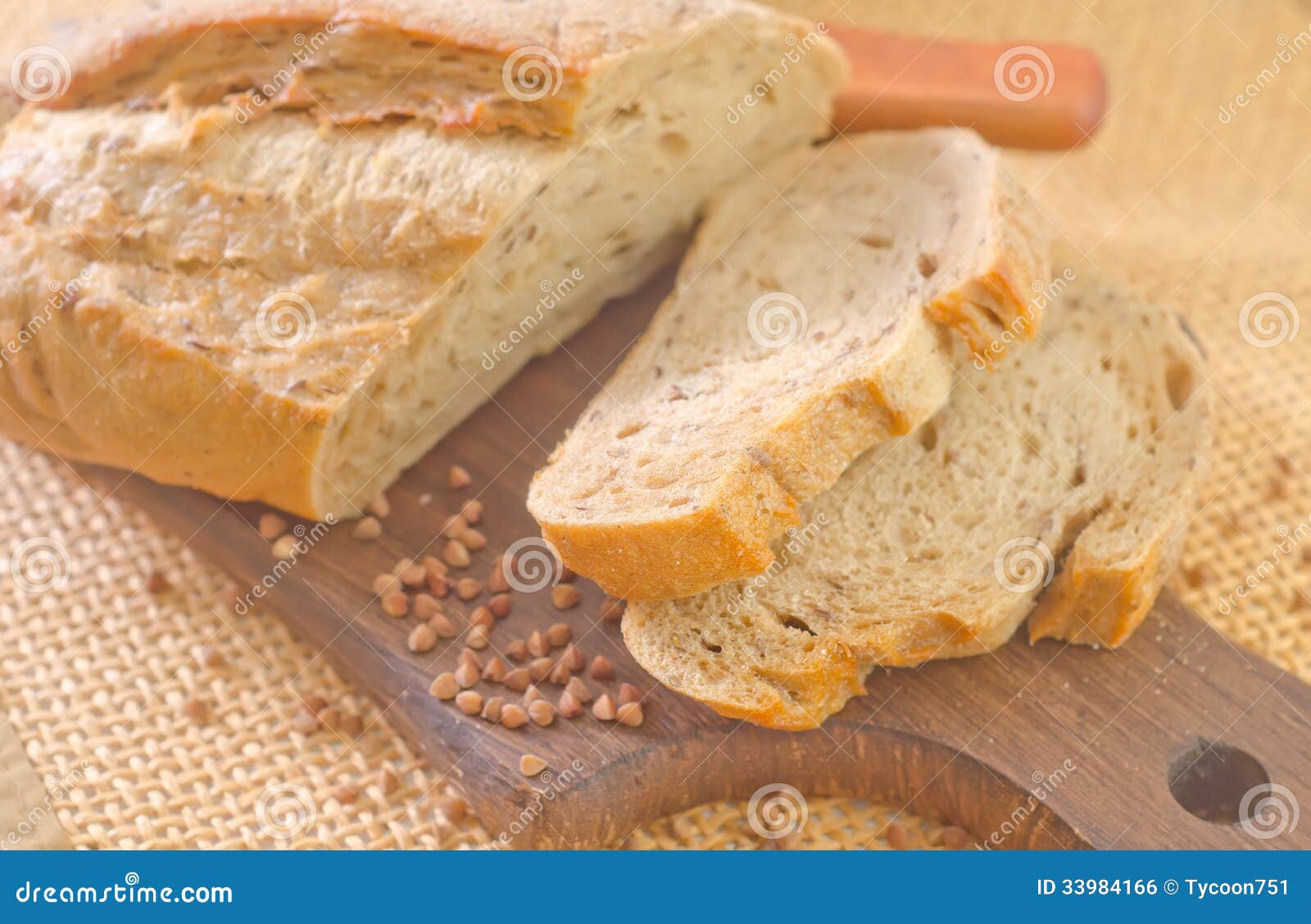 Pane del grano saraceno fotografia stock. Immagine di marrone - 33984166