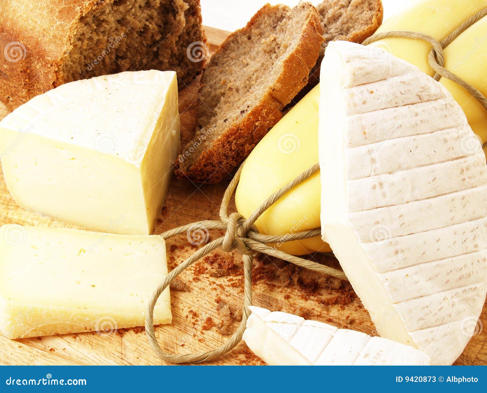 Pane e formaggio immagine stock. Immagine di lama, formaggio - 9420873