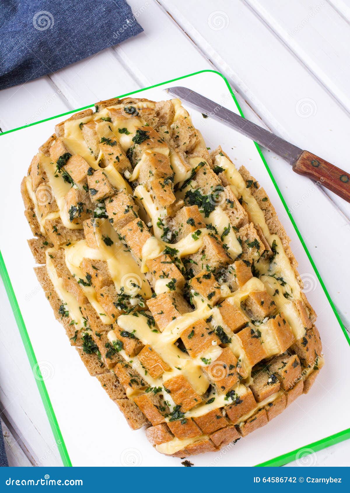 Pane farcito con formaggio fotografia stock. Immagine di baguette ...