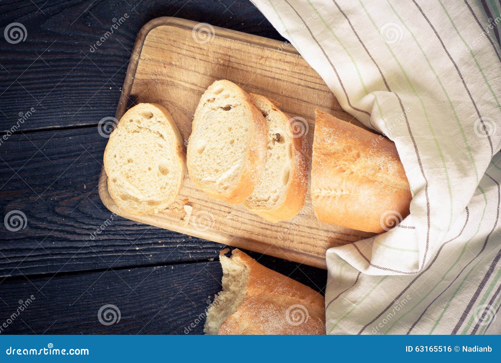 Pane Francese Sulla Tavola Di Legno Fotografia Stock - Immagine di ...