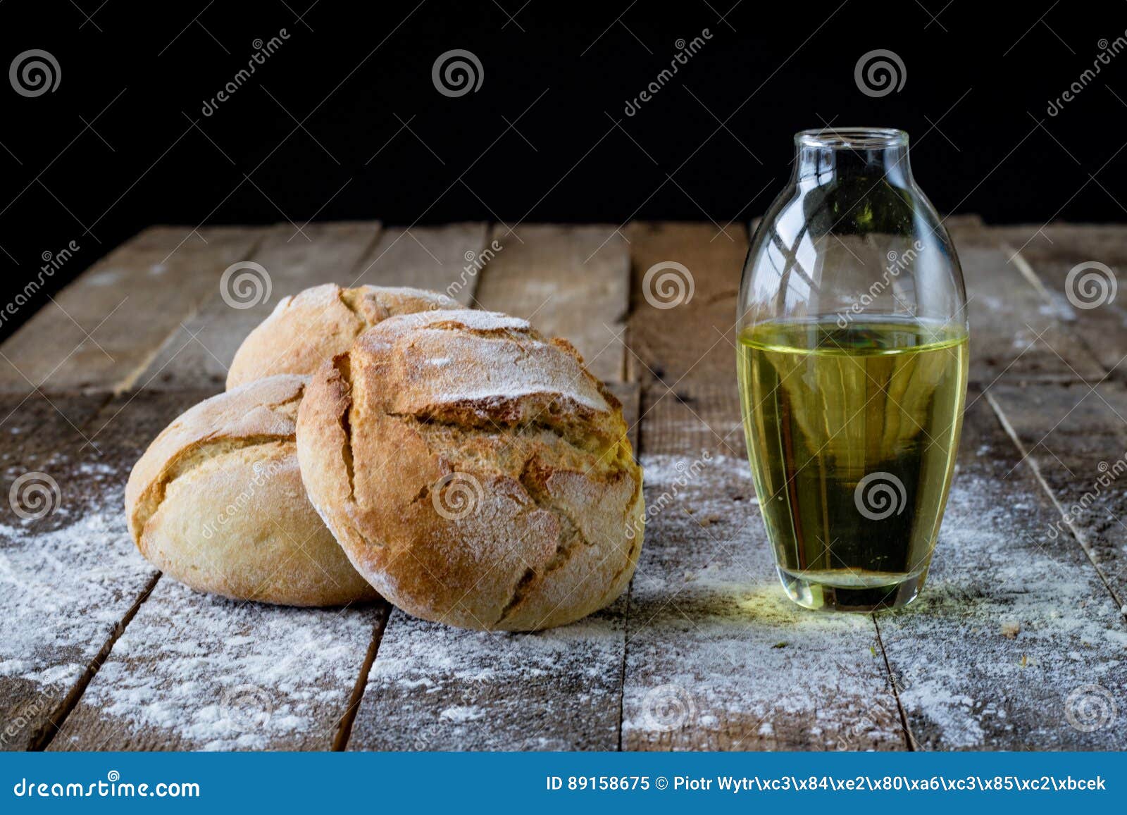Pane fresco immagine stock. Immagine di fibra, casalingo - 89158675