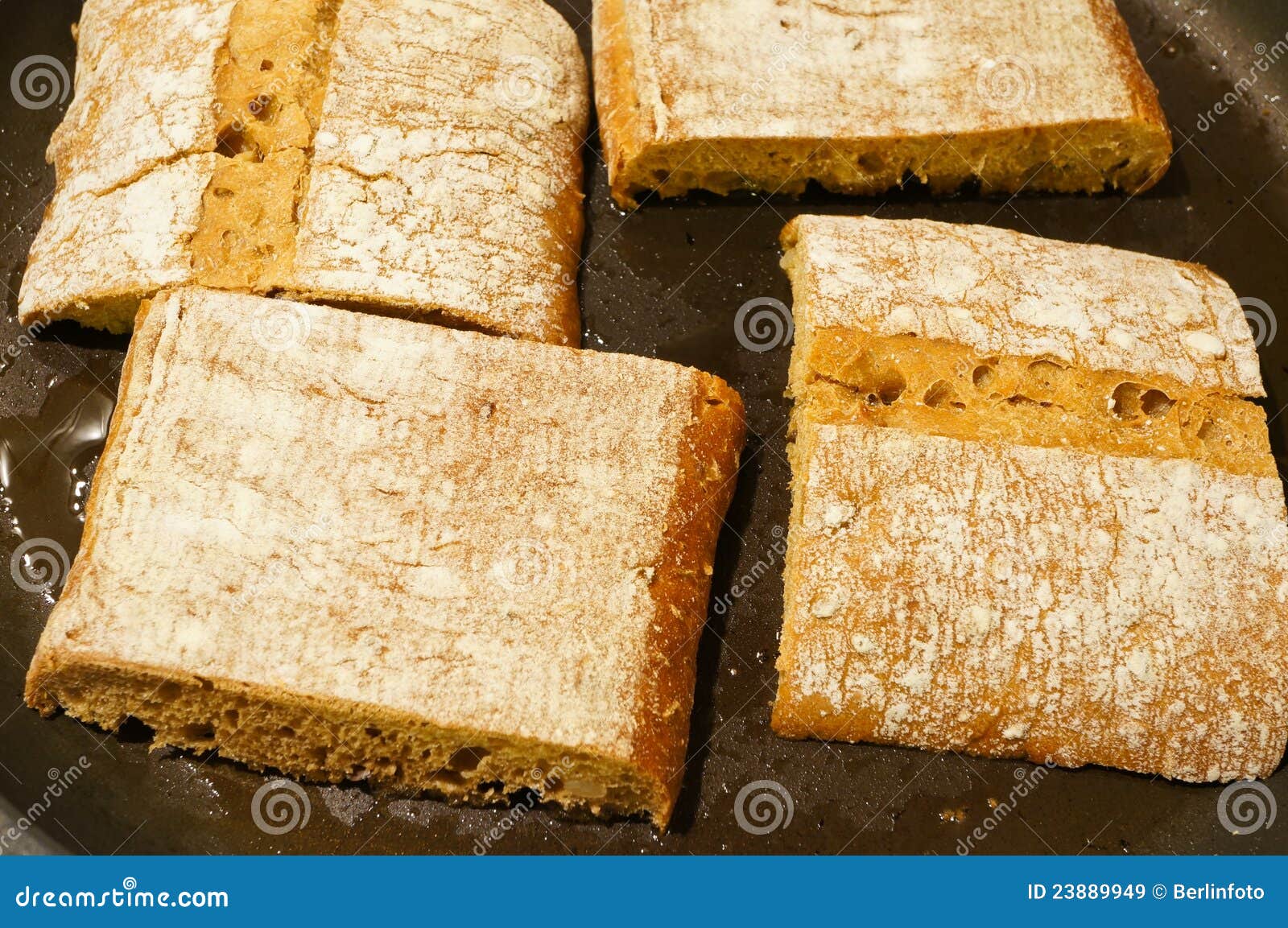 Pane italiano di Ciabatta immagine stock. Immagine di versato - 23889949