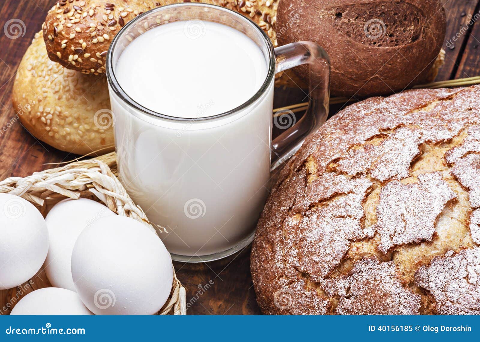 Pane, Latte, Farina Ed Uova Immagine Stock - Immagine di cestino ...