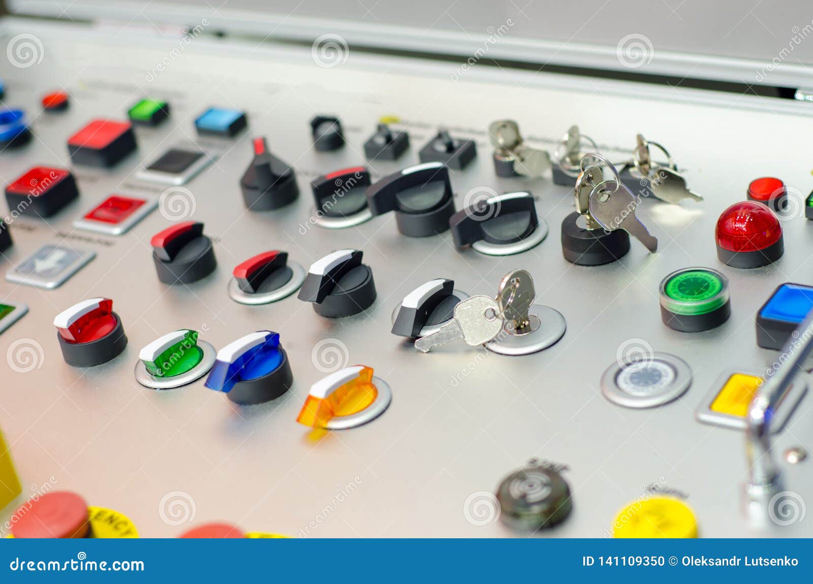 Panel De Control Con Los Botones, Llave Y El Interruptor Foto de ...