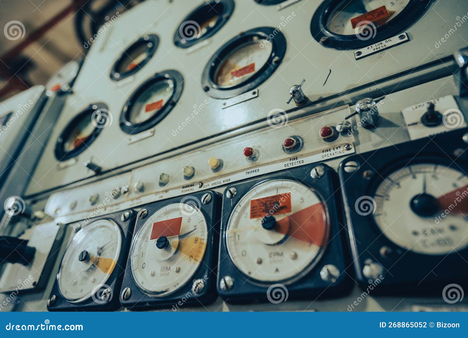 Panel De Control Con Muchos Botones Foto de archivo - Imagen de ...