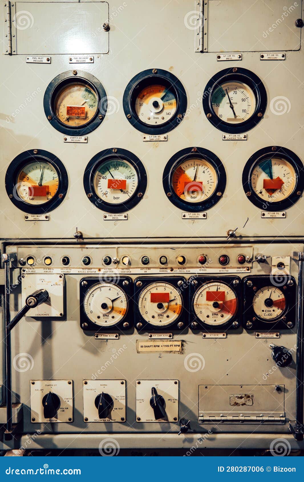 Panel De Control Con Muchos Botones Foto de archivo - Imagen de ...