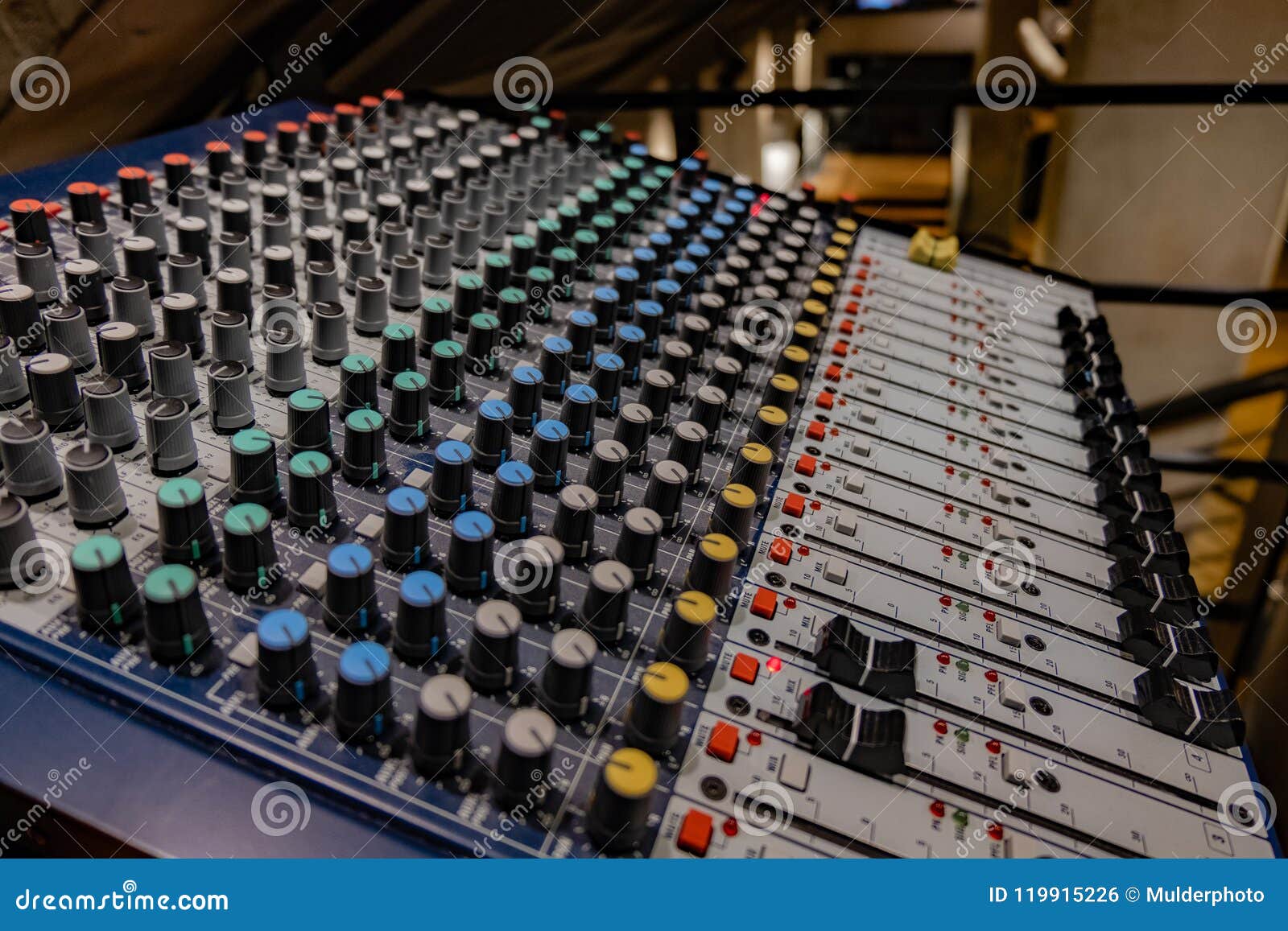 Panel De Control Del Mezclador De Sonidos Foto de archivo - Imagen de ...