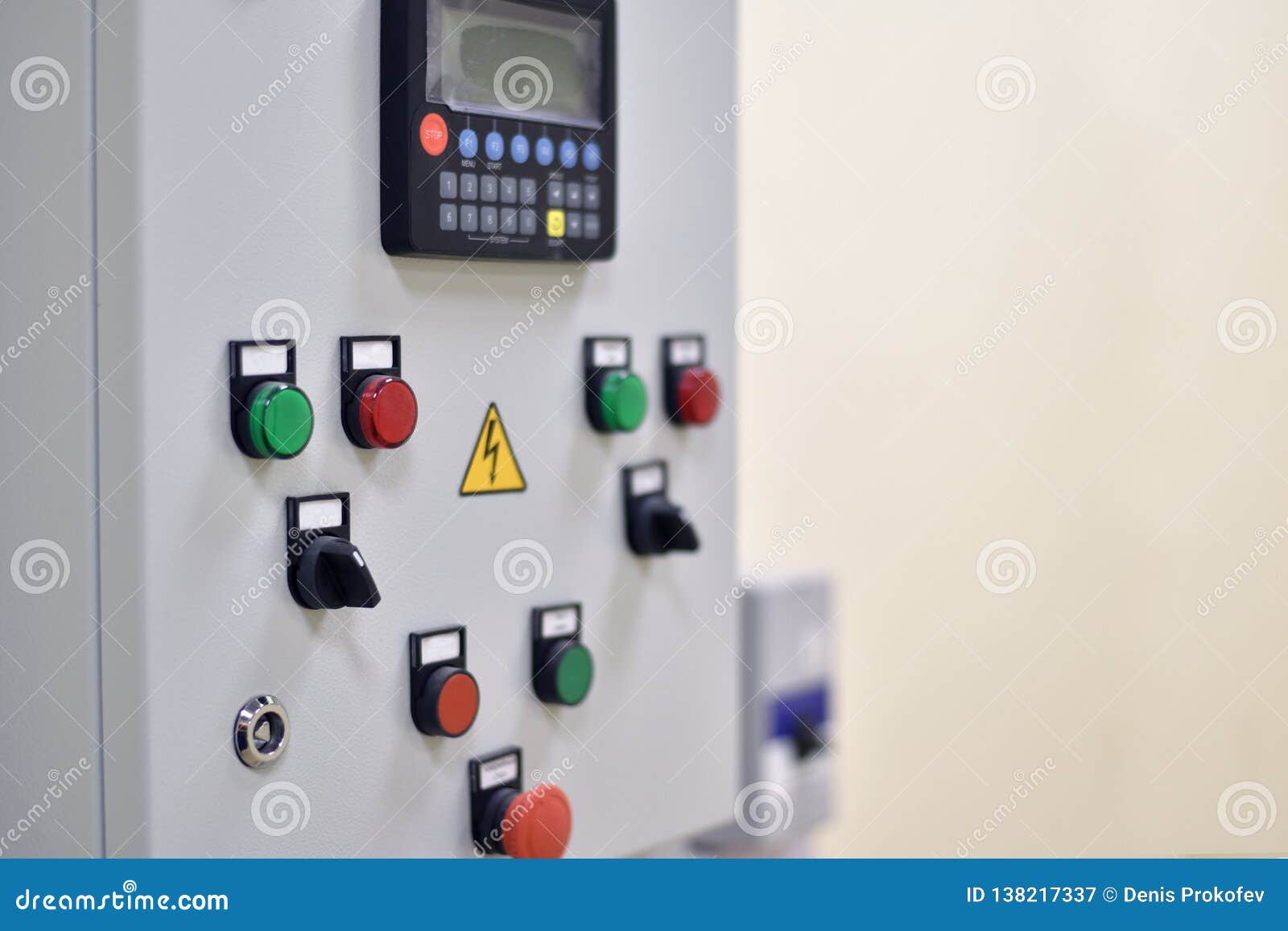 Panel De Control Eléctrico Con Los Botones Imagen de archivo - Imagen ...