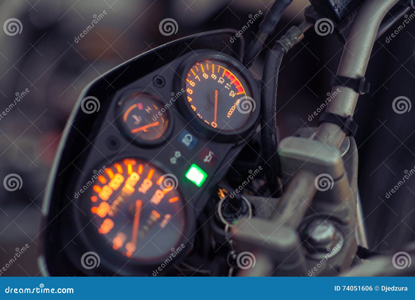 Panel De Control Iluminado De La Moto Foto de archivo - Imagen de tarde ...