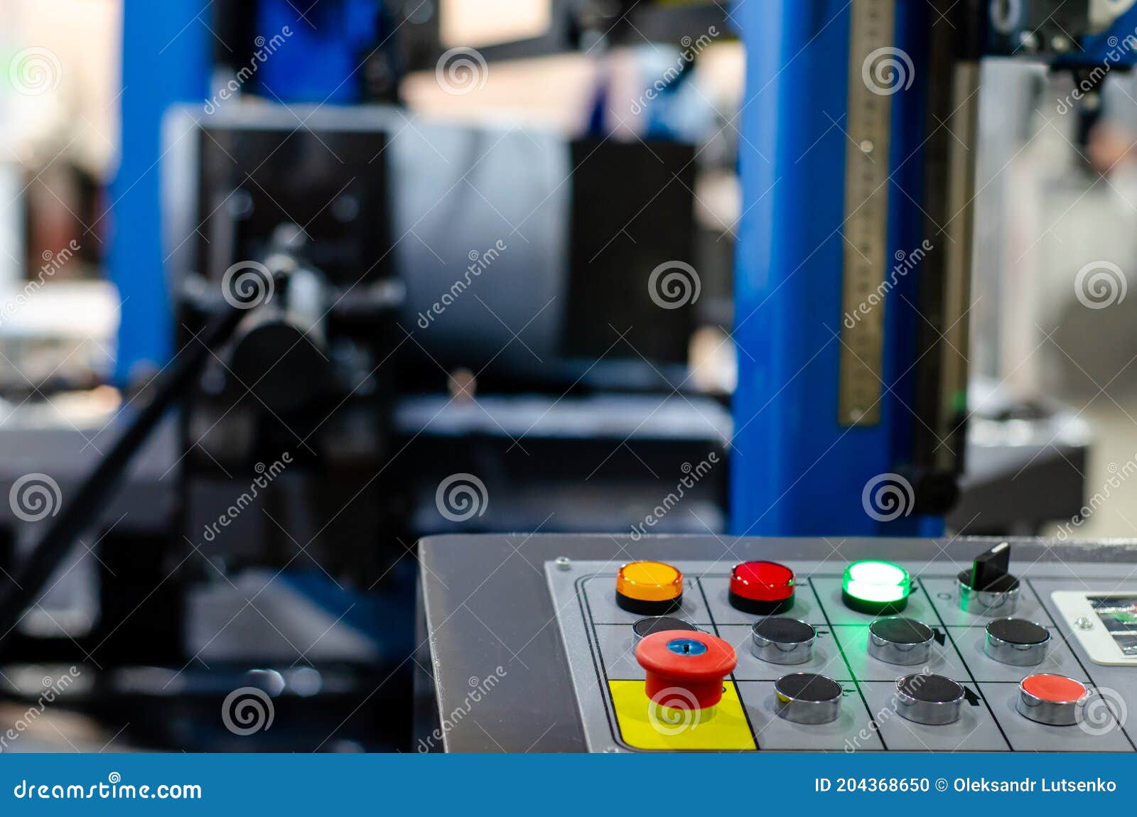 Panel De Control Industrial Con Los Botones Y Conmutador Clave Foto de ...