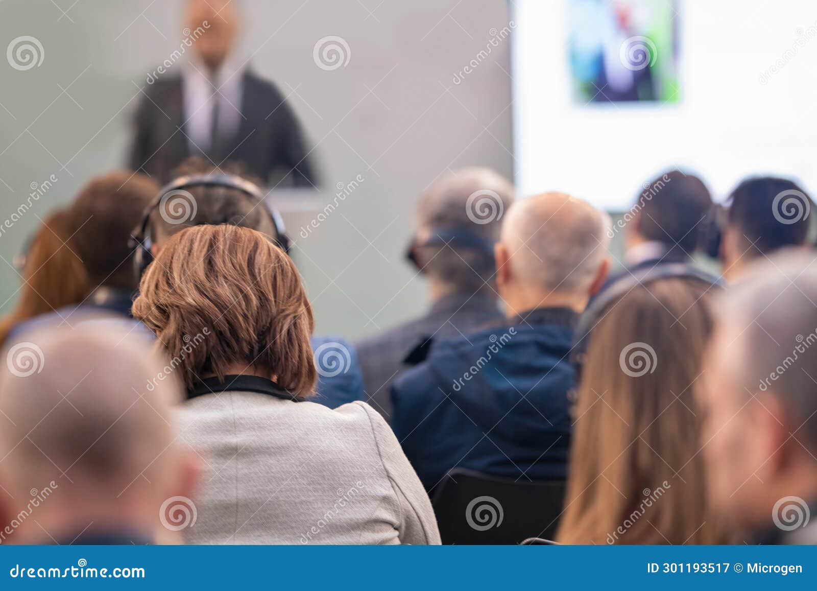 Panel of Experts Engages a Captivated Audience at a Green Energy ...