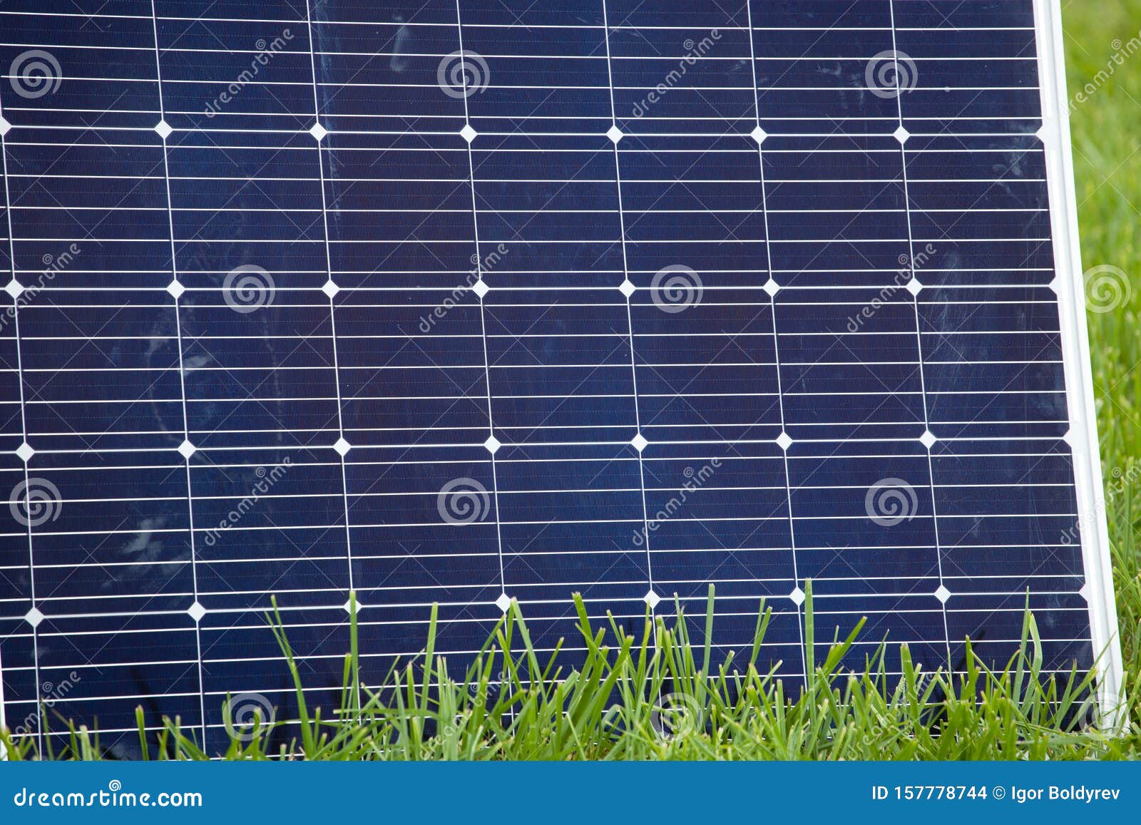 Panel solar grande foto de archivo. Imagen de futuro - 157778744