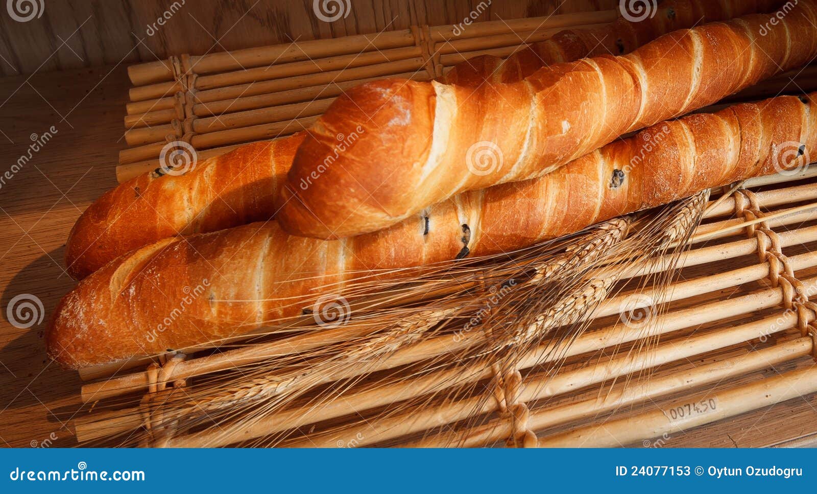 Panes De Baguettes Franceses Imagen de archivo - Imagen de negro, vida ...
