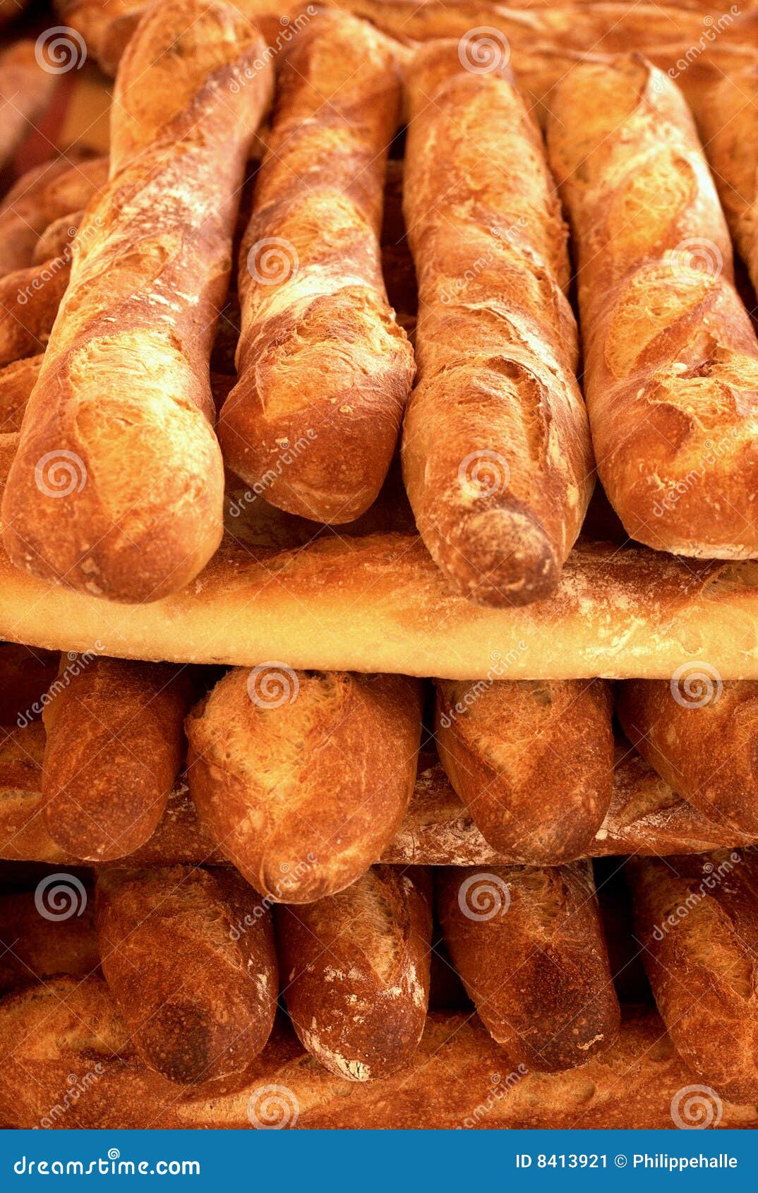 Panes franceses imagen de archivo. Imagen de blanco, trigo - 8413921