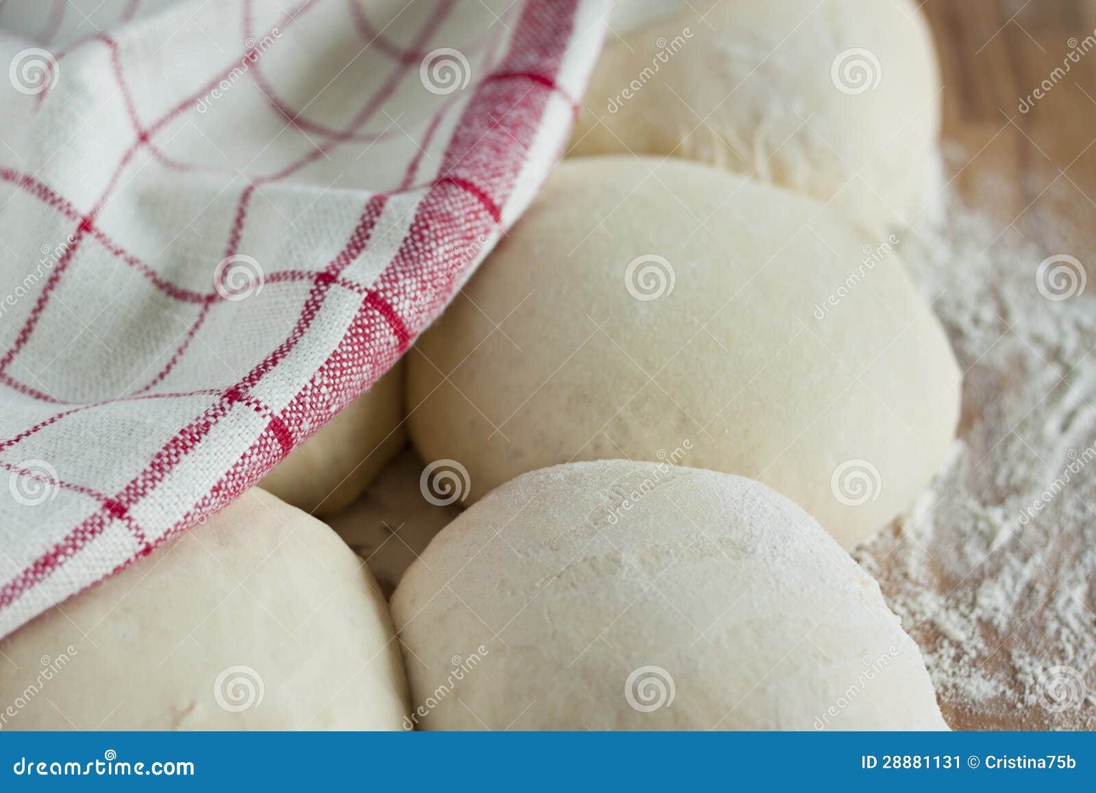 Panes leudados imagen de archivo. Imagen de levadura - 28881131