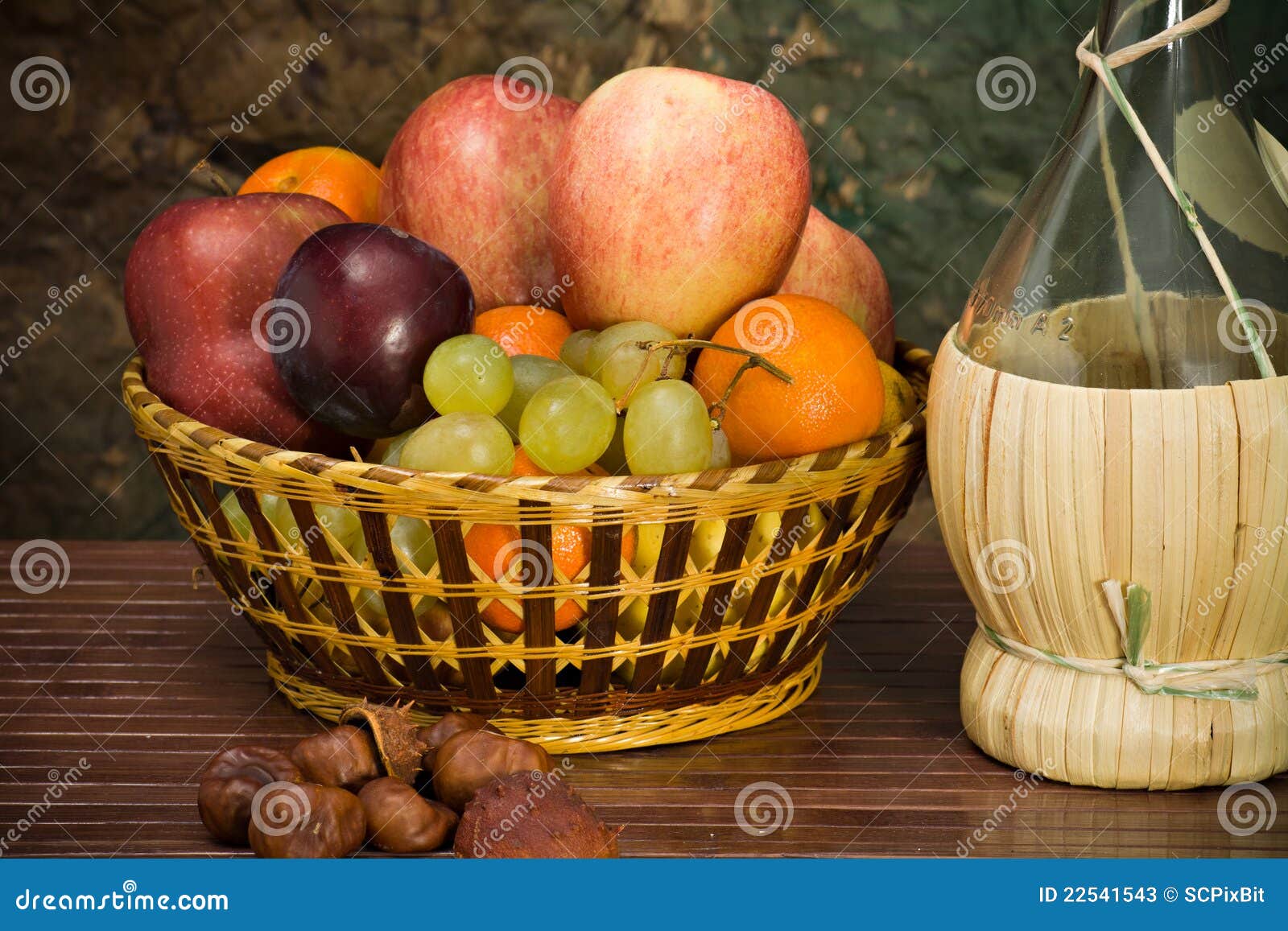 Panier Avec Des Fruits D'automne Image stock - Image du vergers, plomb ...