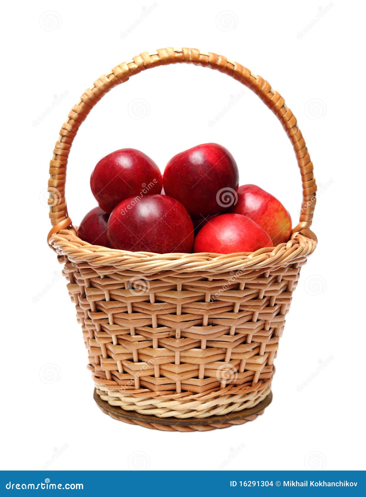 Panier Avec Les Pommes Rouges Photo stock - Image du organique ...