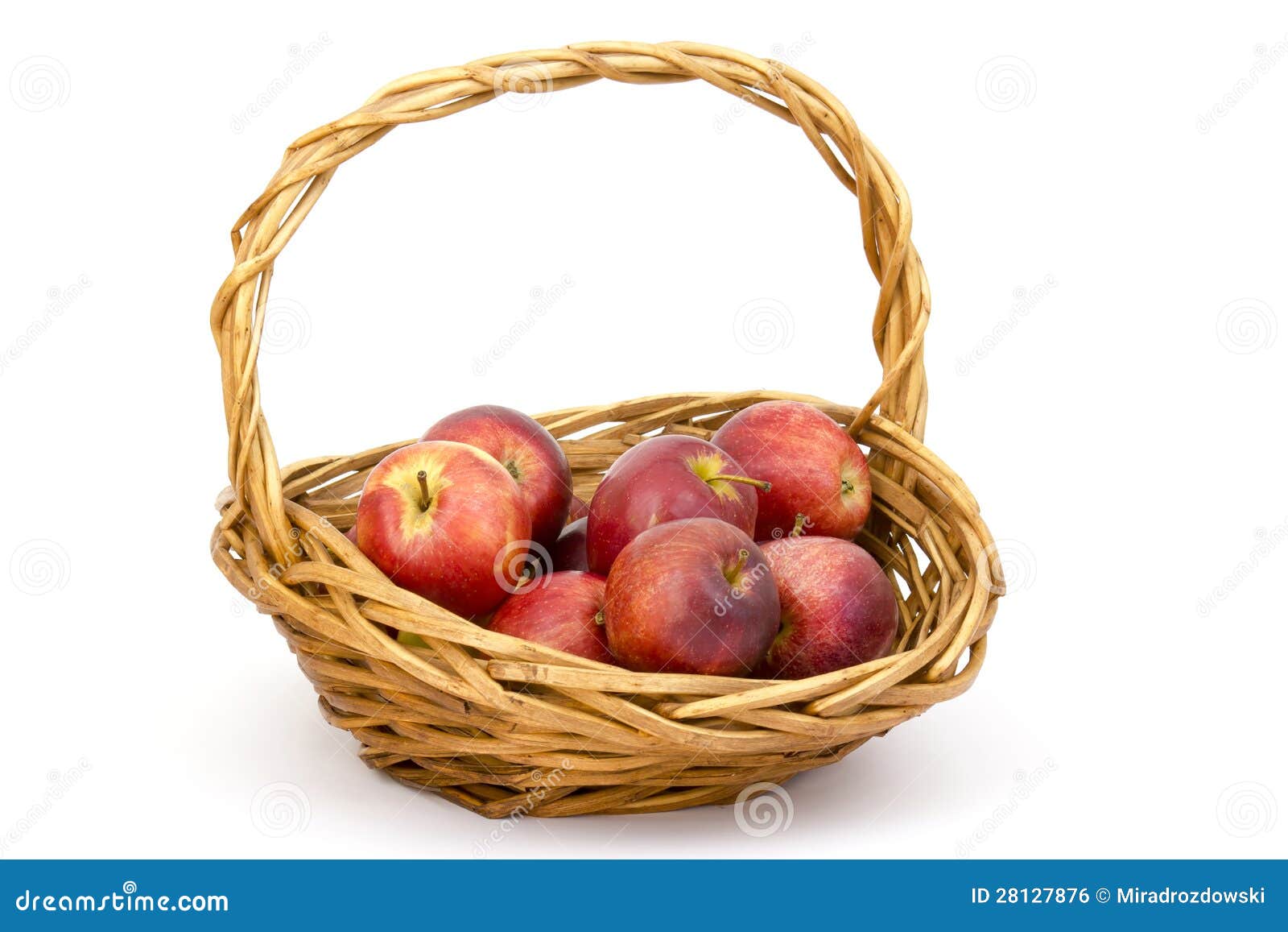 Panier Avec Les Pommes Rouges Photo stock - Image du copie, normal ...